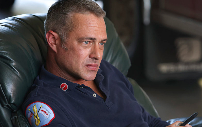 Taylor Kinney makes first red carpet appearance since leaving Chicago ...