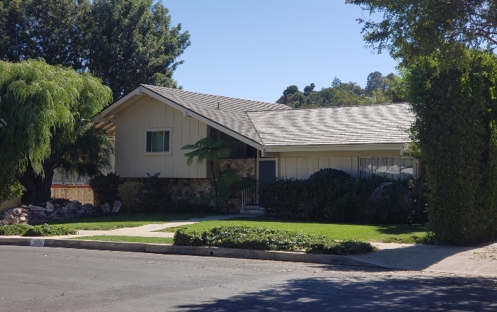 Elmhurst native Tina Trahan buys The Brady Bunch house Reel Chicago News