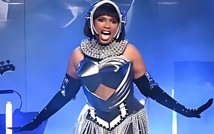 Chicago's Jennifer Hudson channels Whitney Houston for Halloween Reel ...