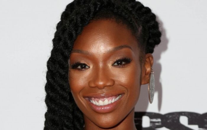 Brandy quits Chicago concert to seek medical attention Reel Chicago News