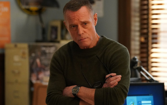 How Jason Beghe holds Hank Voight in the center of Chicago P.D. Reel ...